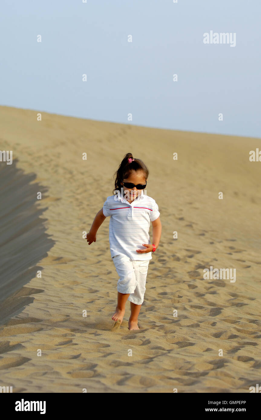 Child in desert Stock Photo - Alamy