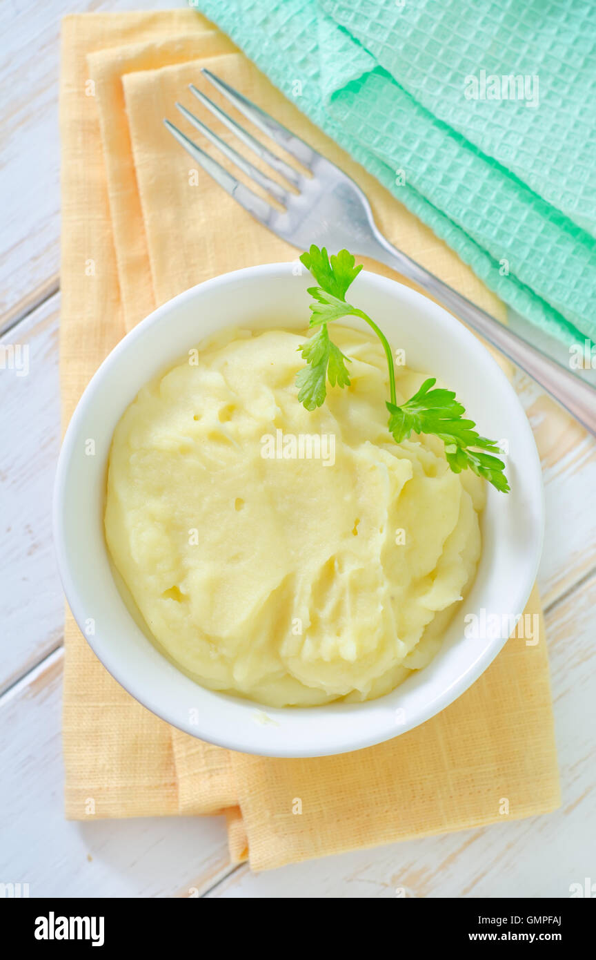 Creamed parsley potatoes hi-res stock photography and images - Alamy