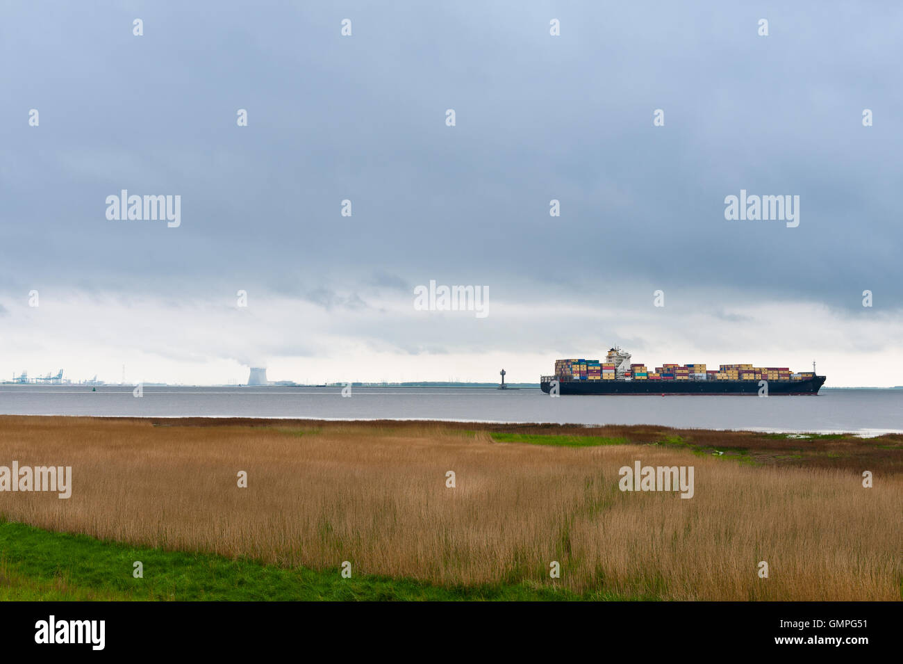 Empty ocean container vessel hi-res stock photography and images - Alamy