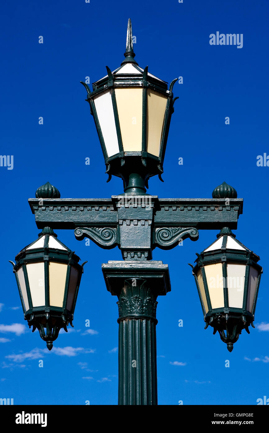 Green street lamp hi-res stock photography and images - Alamy