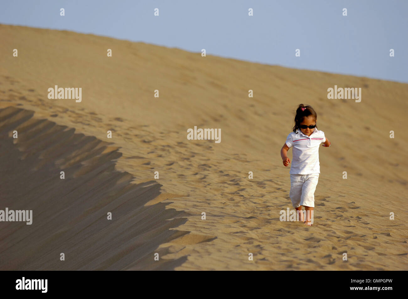 Child in desert Stock Photo - Alamy
