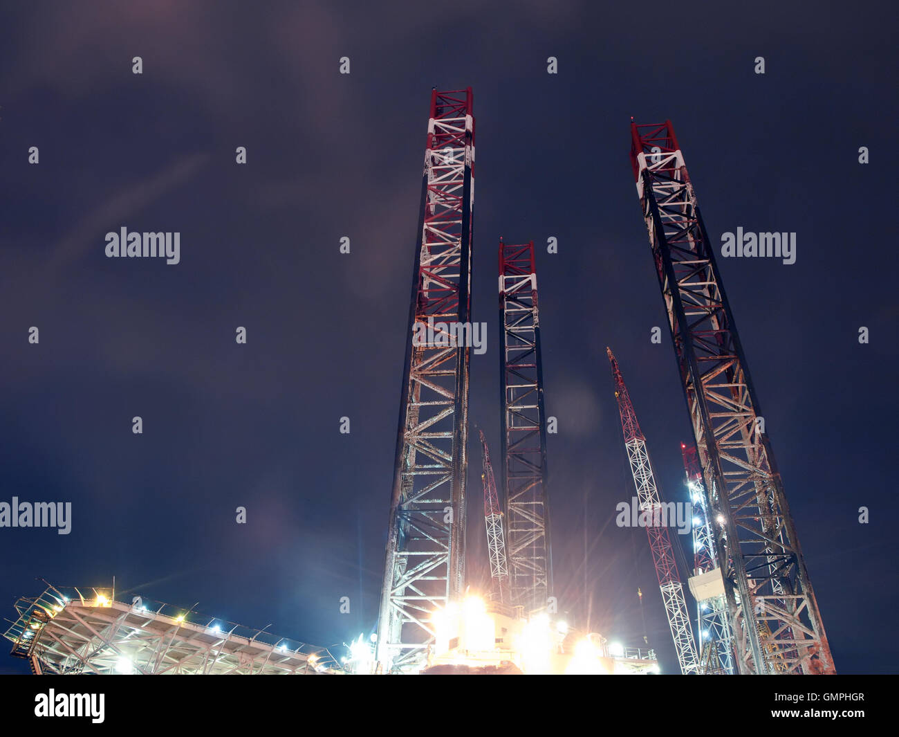 Oil rig maintenance hi-res stock photography and images - Alamy