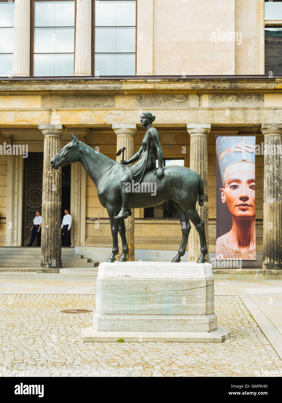 Statue outside neues museum museum hi-res stock photography and images ...