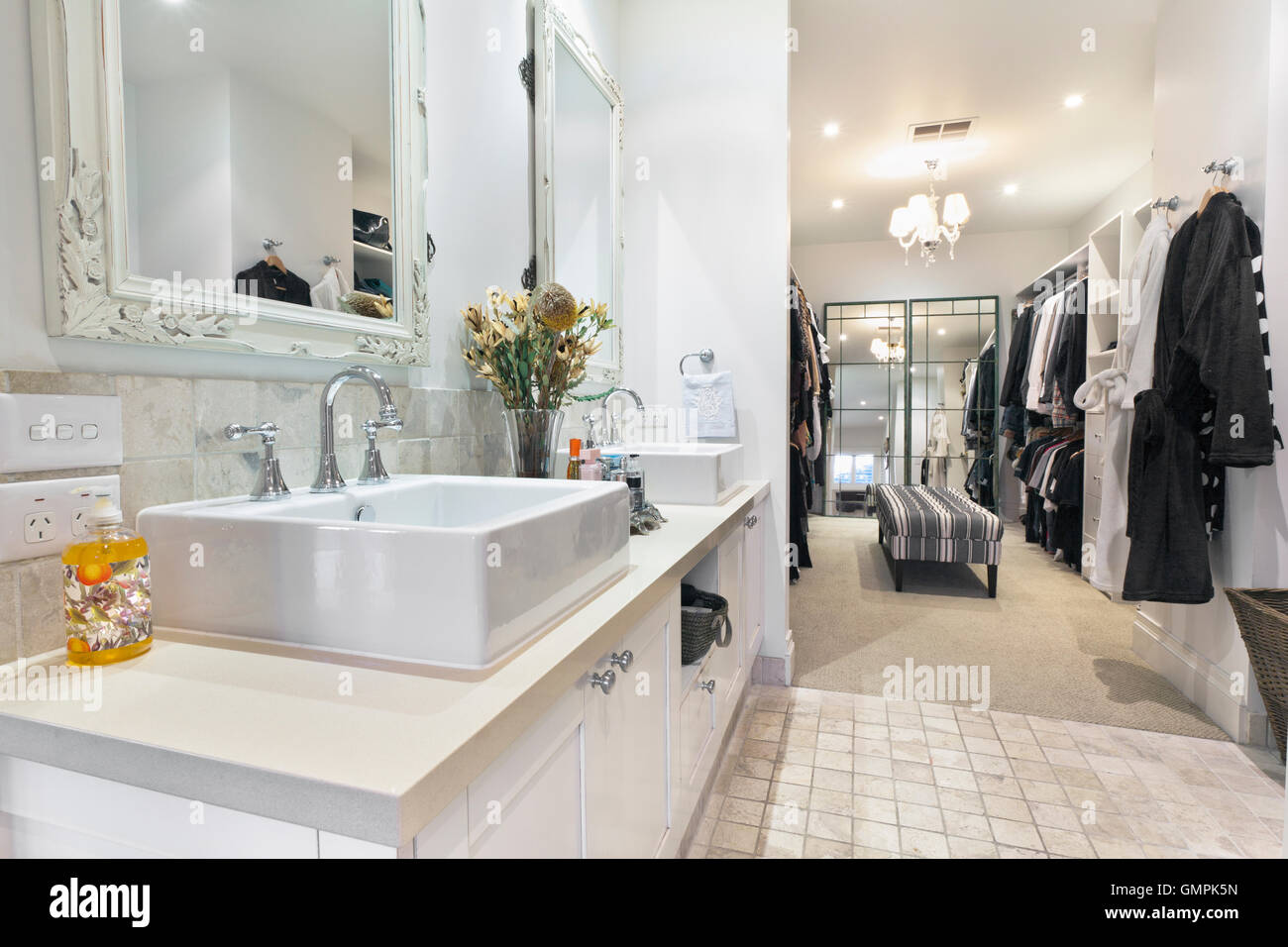 Modern walk in robe hi-res stock photography and images - Alamy