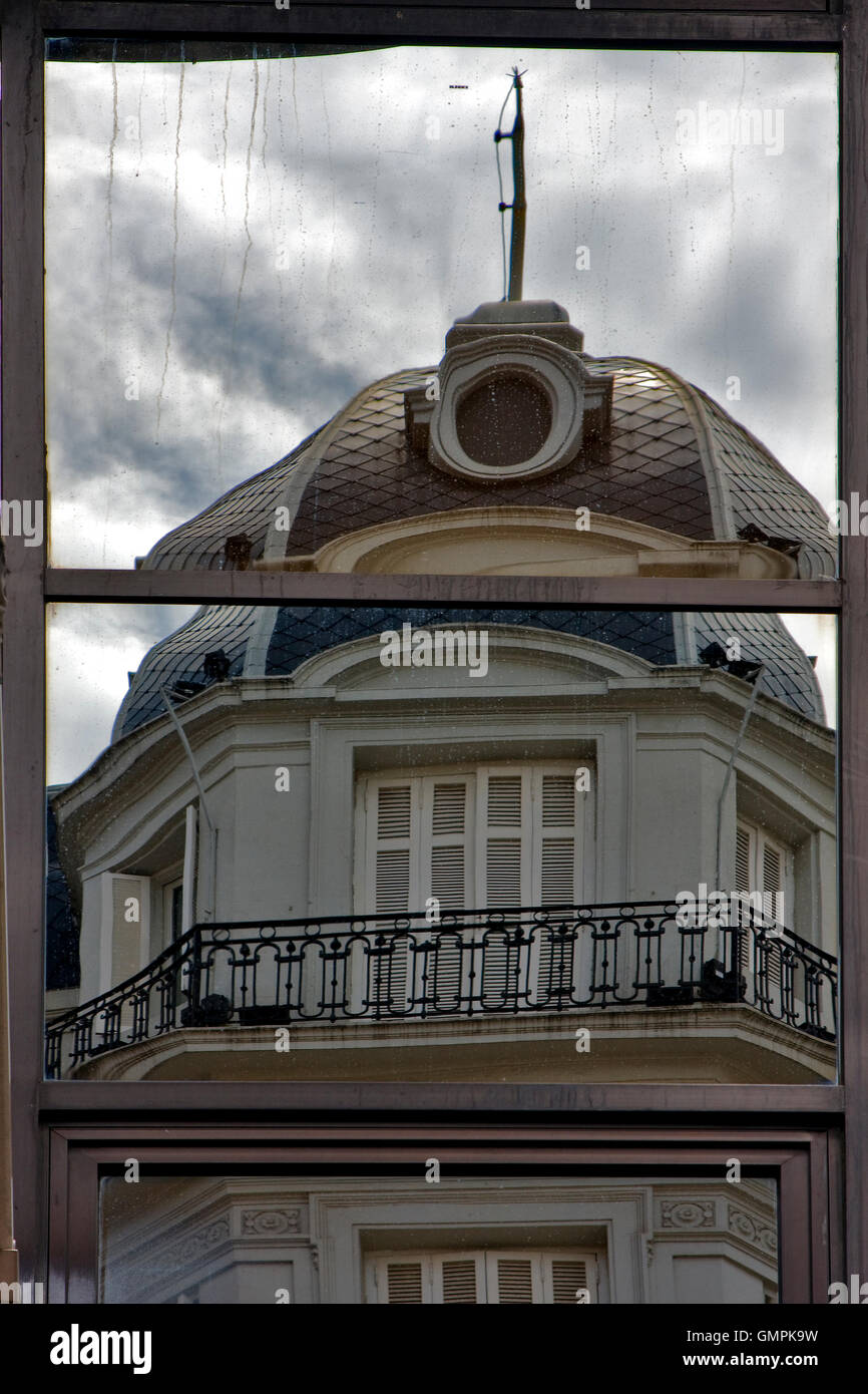 reflex of a palace in a window Stock Photo - Alamy