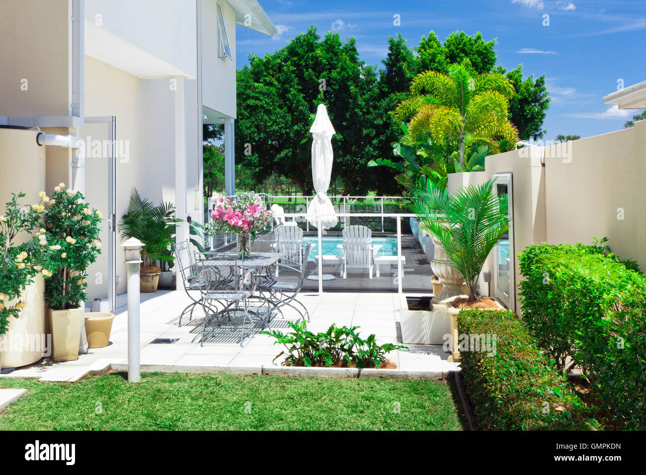 Building backyard hi-res stock photography and images - Alamy