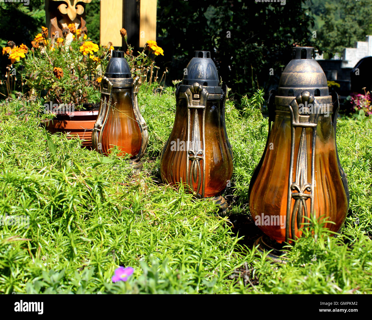 Candle cemetery hi-res stock photography and images - Alamy