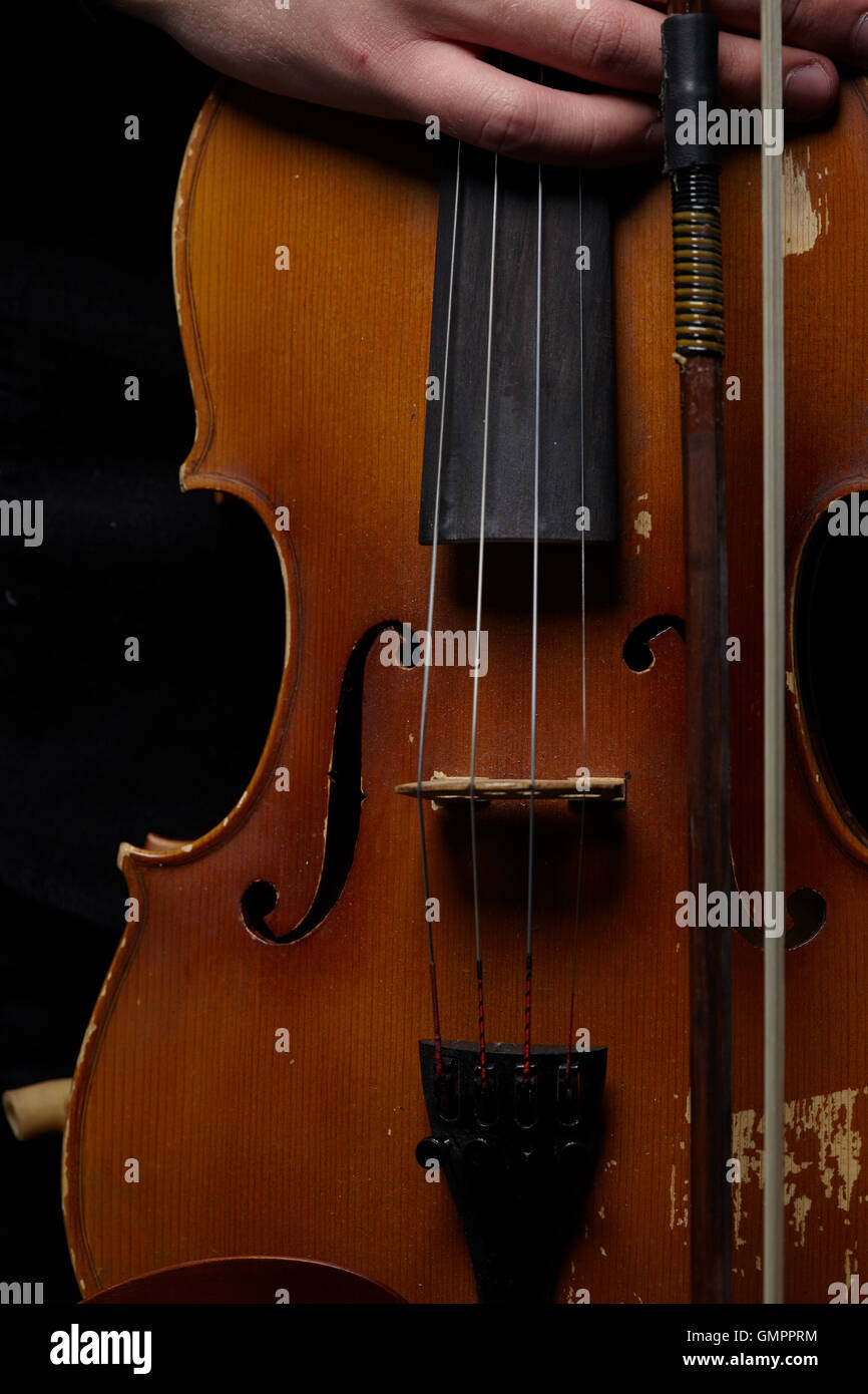 playing the violin close-up Stock Photo - Alamy