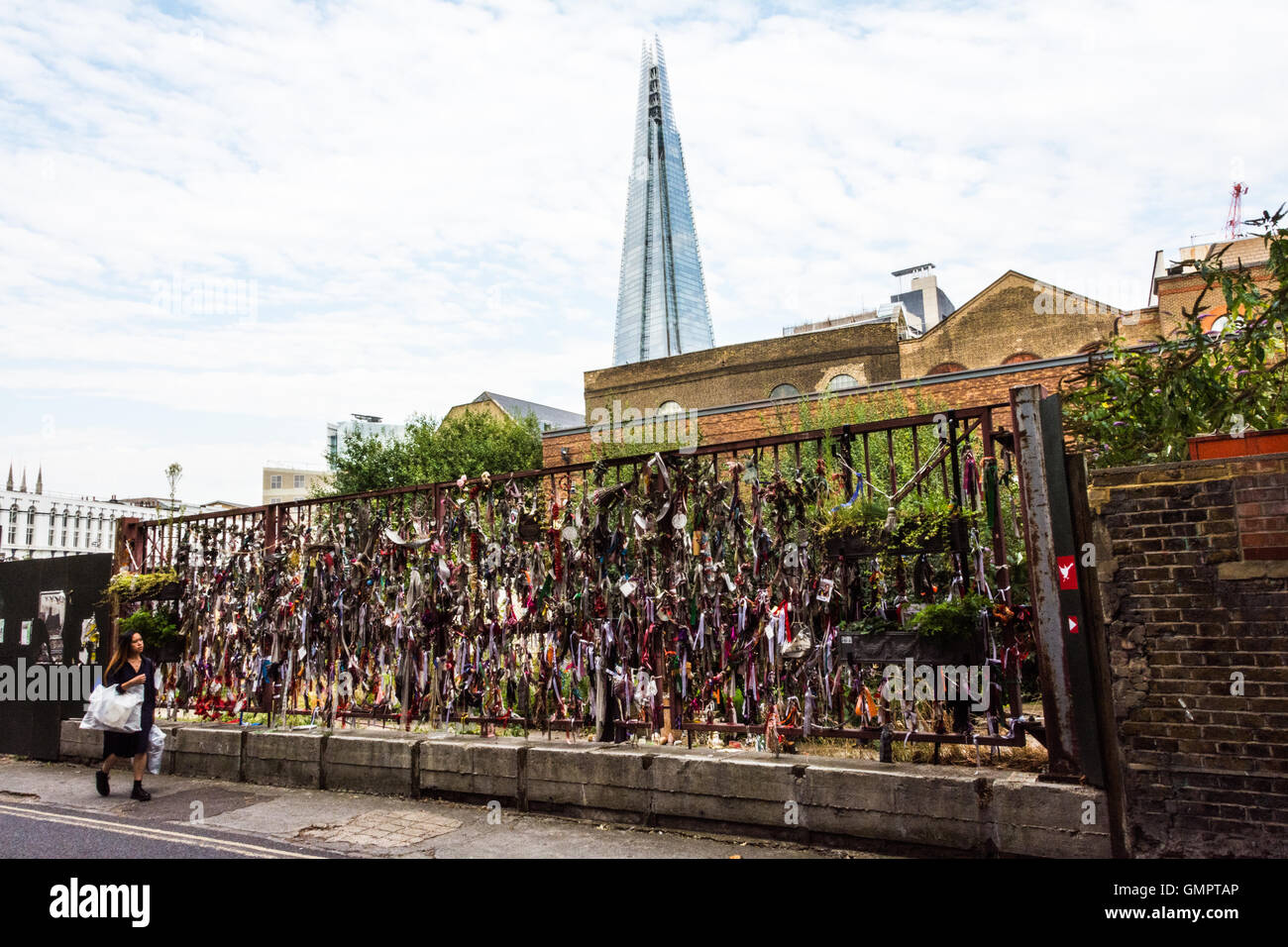 Cross Bones Graveyard Southwark London Stock Photos & Cross Bones ...