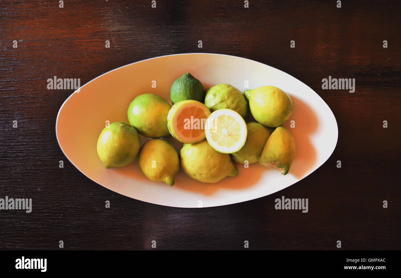 Plate of lemons Stock Photo - Alamy