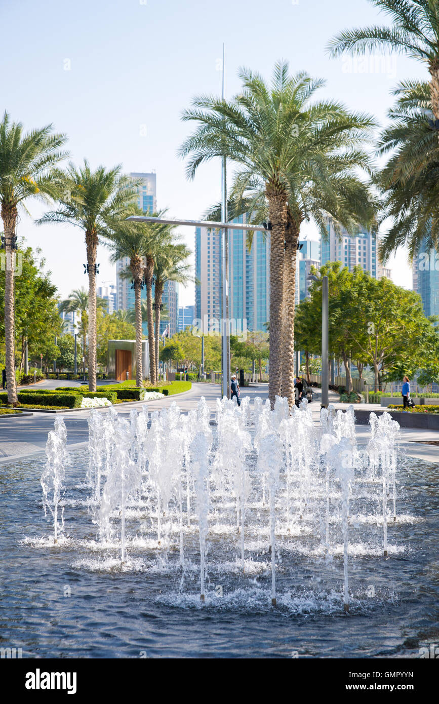 Fountain middle hi-res stock photography and images - Alamy