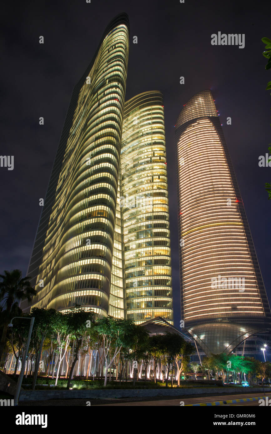 Dubai business meeting hi-res stock photography and images - Alamy