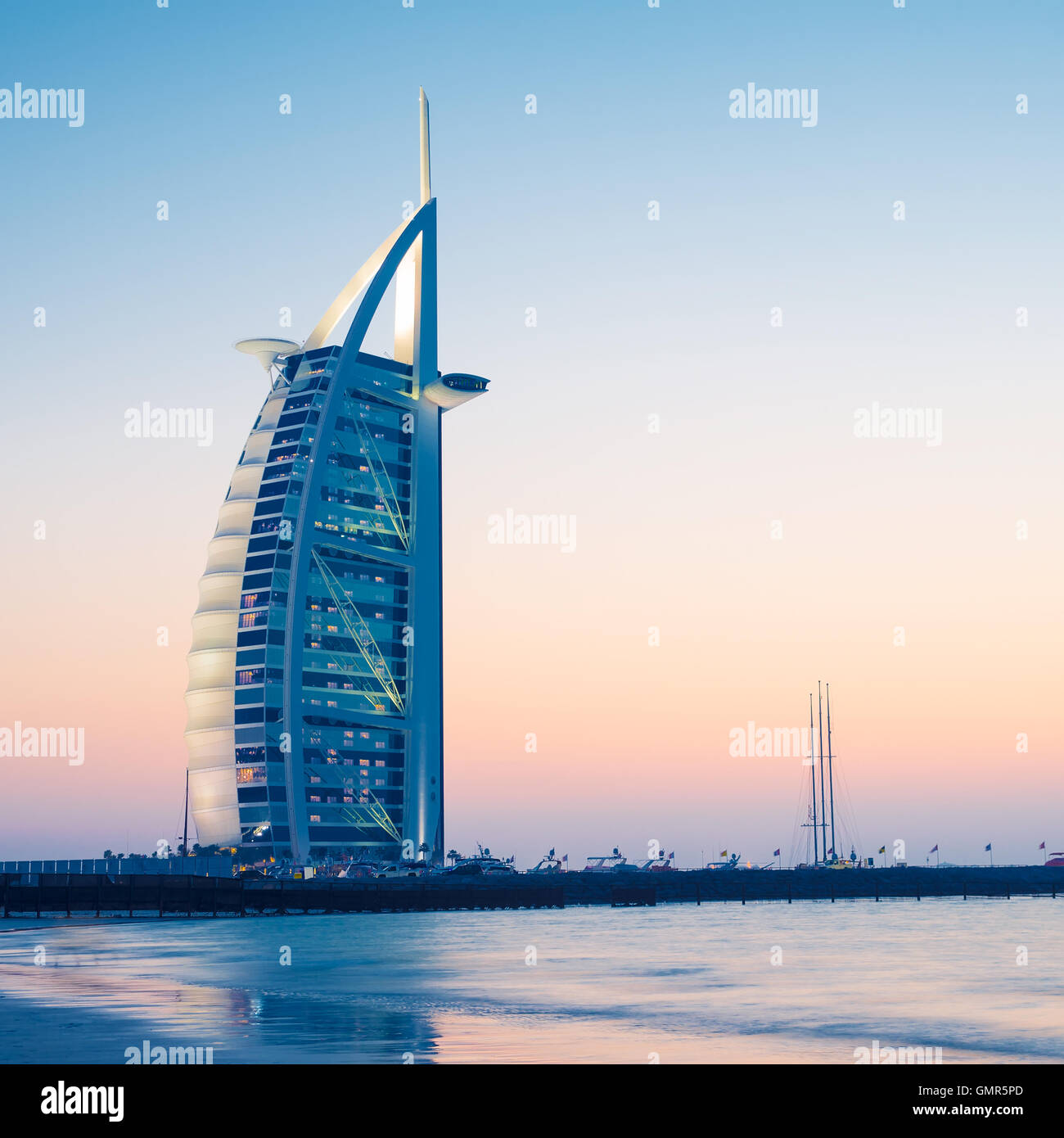 Dubai wave hi-res stock photography and images - Alamy