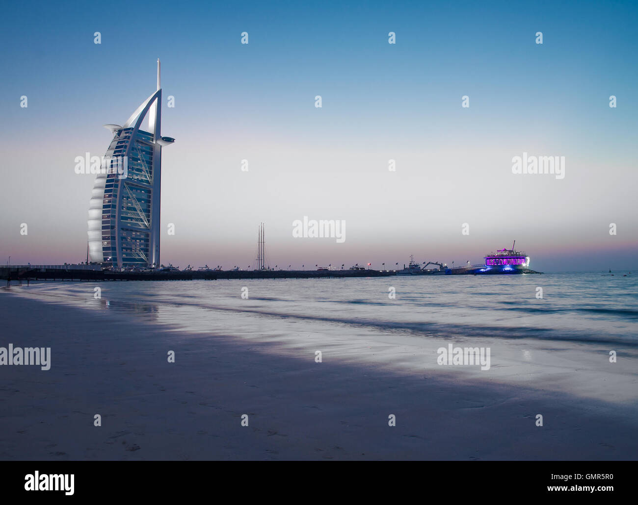 Dubai wave hi-res stock photography and images - Alamy