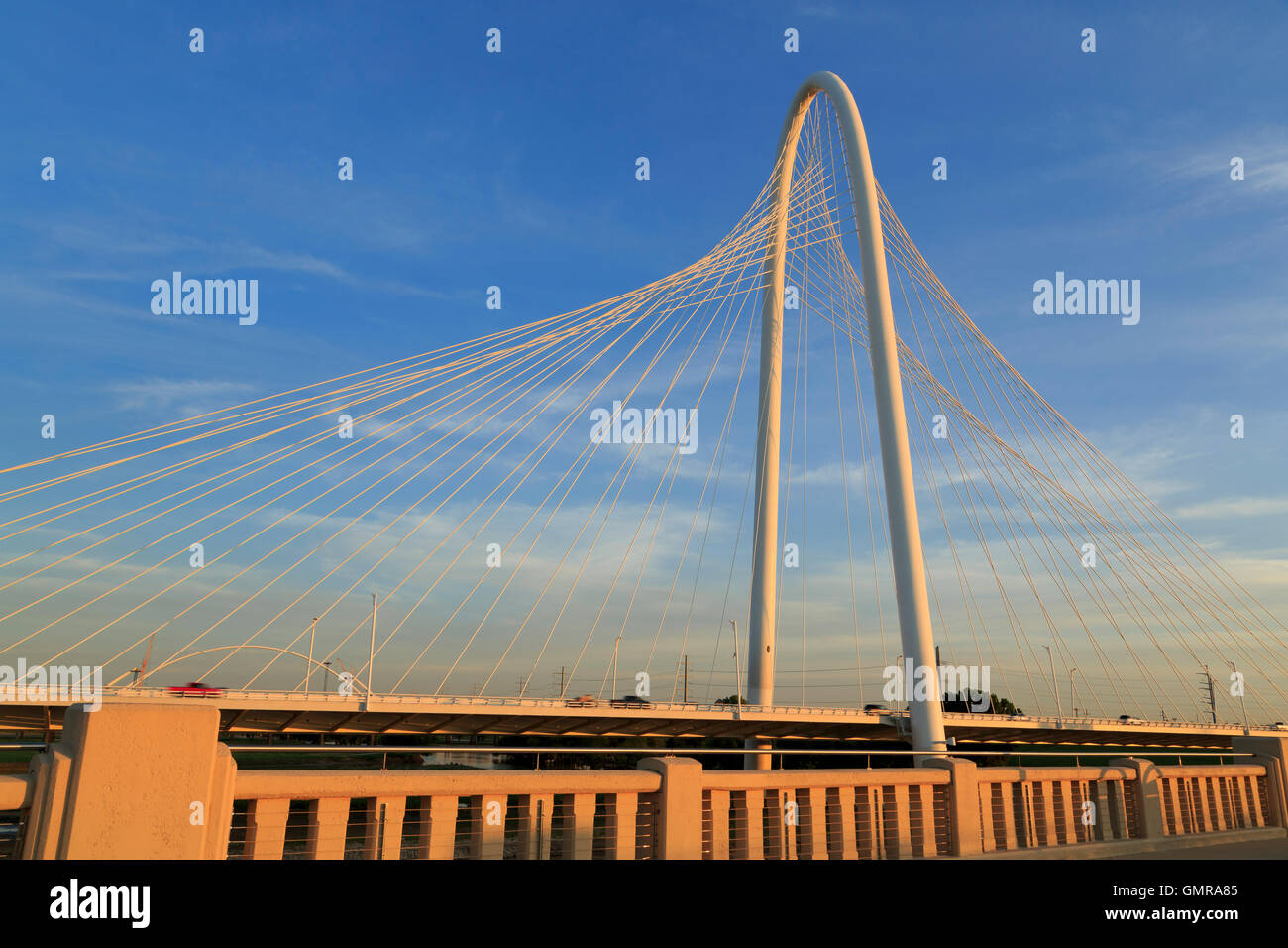Dallas bridge hi-res stock photography and images - Alamy