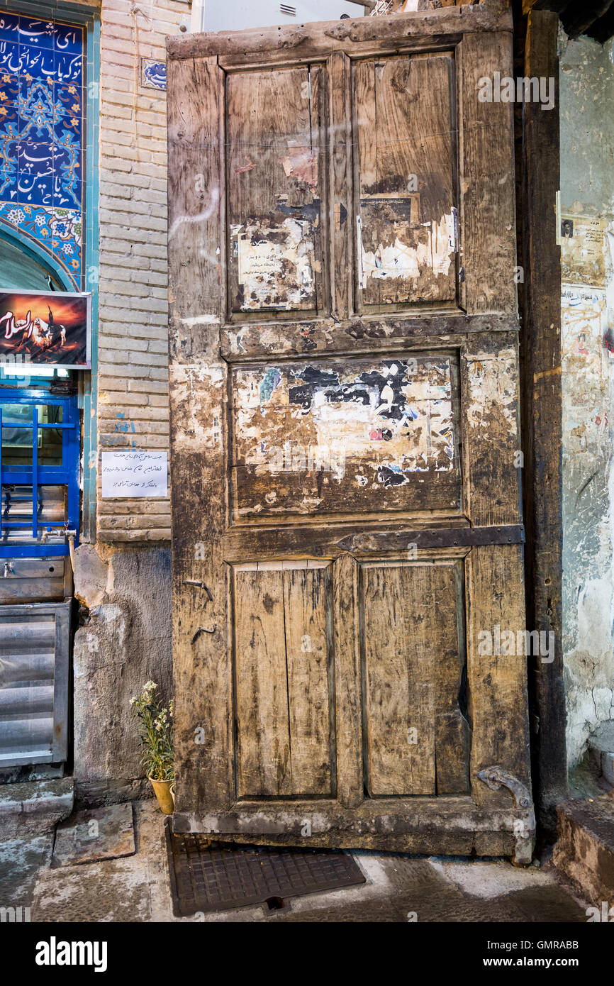 An old door at Bazar-e Bozorg the Grand Bazaar in Isfahan, Iran Stock ...