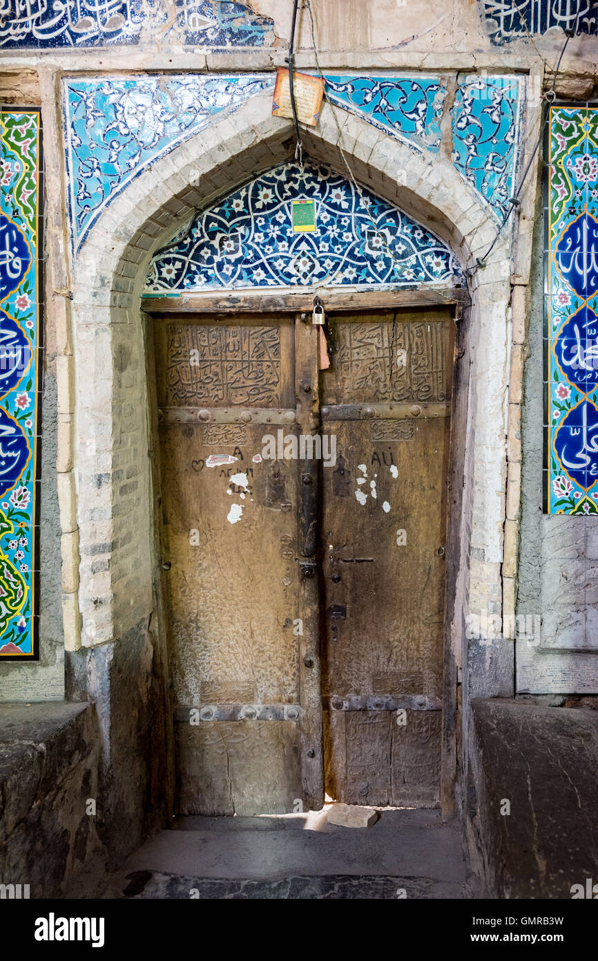 A door to the mosque in the Grand Bazaar of Isfahan, Iran Stock Photo ...