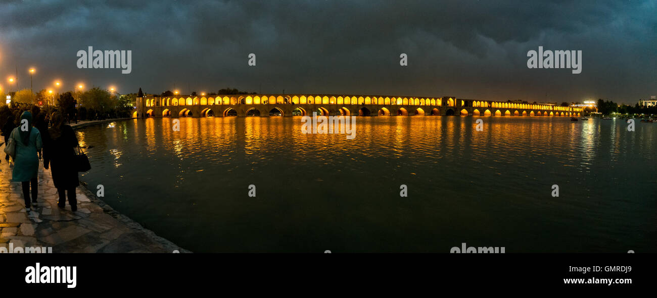 Allāhverdi Khan Bridge popularly known as Si-o-seh pol “The bridge of ...