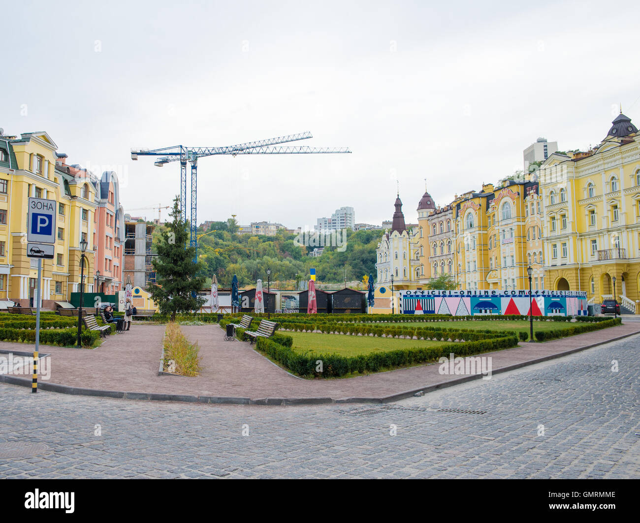 Bench downtown kyiv hi-res stock photography and images - Alamy