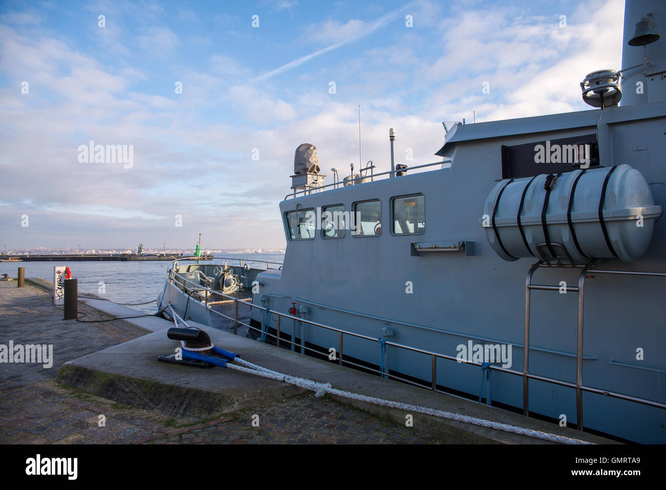 Navy ship dock hi-res stock photography and images - Alamy