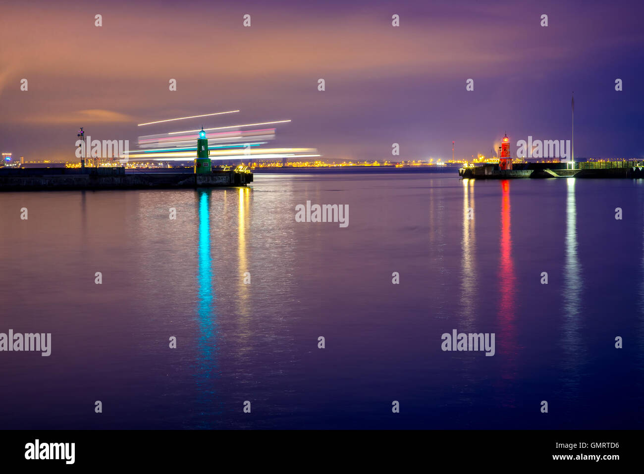 Lighthouse ship night hi-res stock photography and images - Alamy