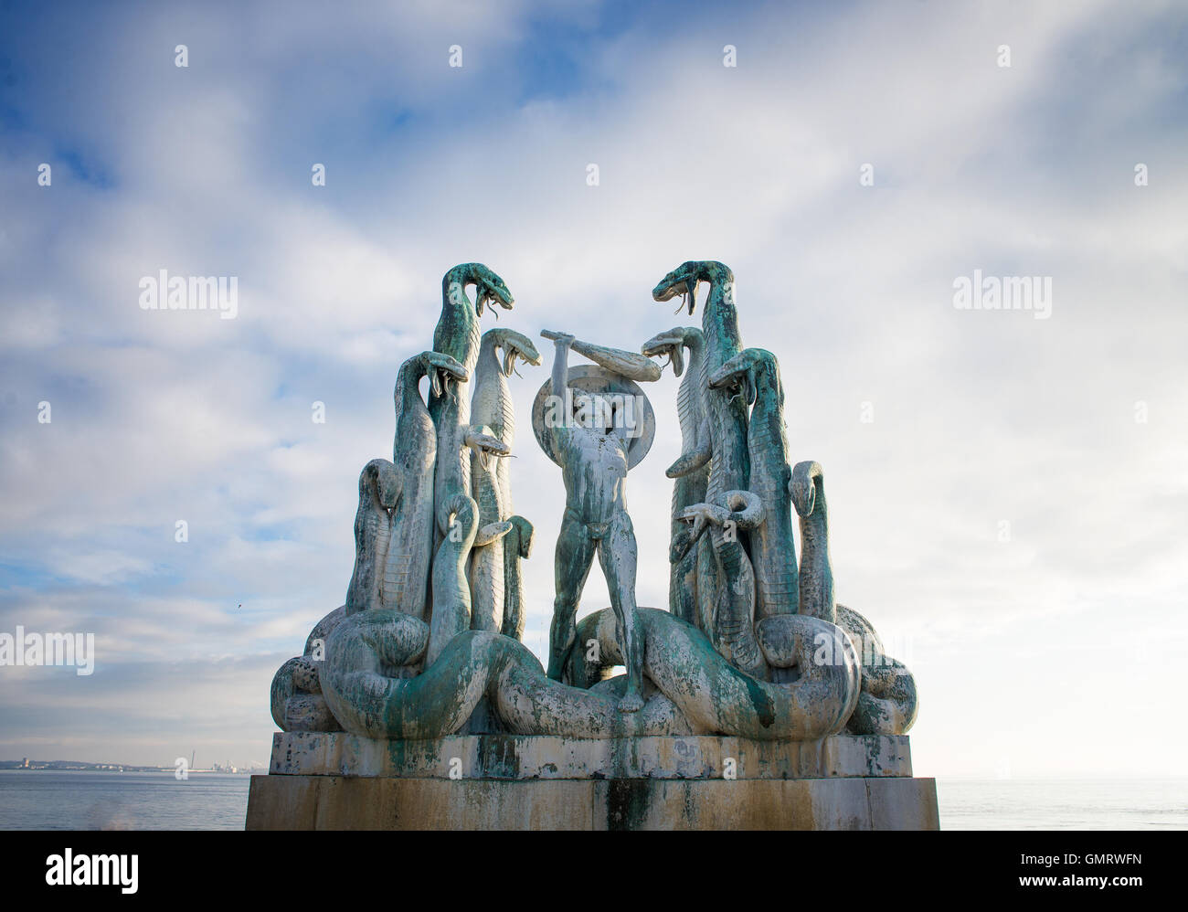 Snakes statue hi-res stock photography and images - Alamy