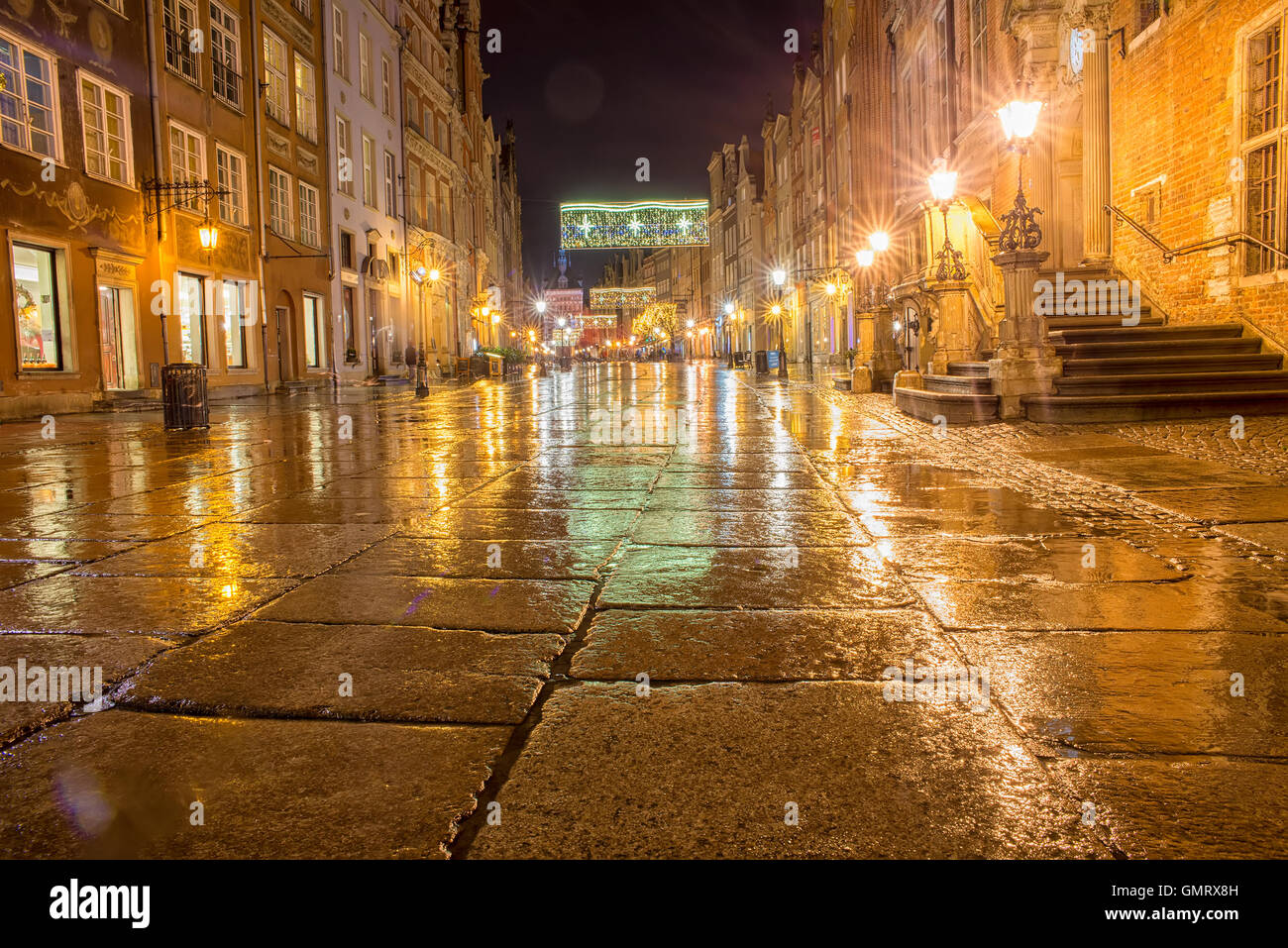 Wet brick streets hi-res stock photography and images - Alamy