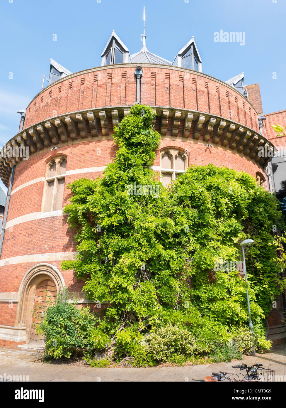 The RSC (Royal Shakespeare Company) theatre at Stratford upon Avon ...