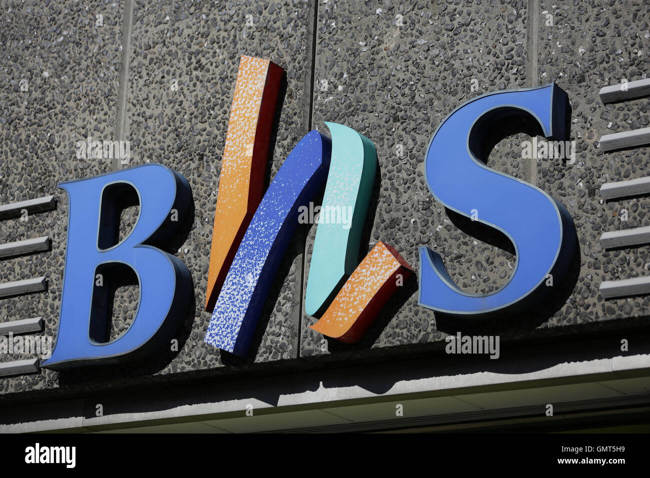 A sign at the bhs store in wood green hi-res stock photography and ...