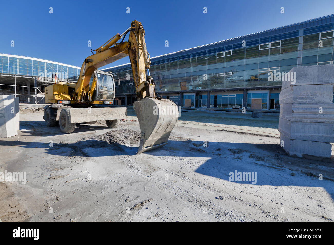 Big earthmover hi-res stock photography and images - Alamy