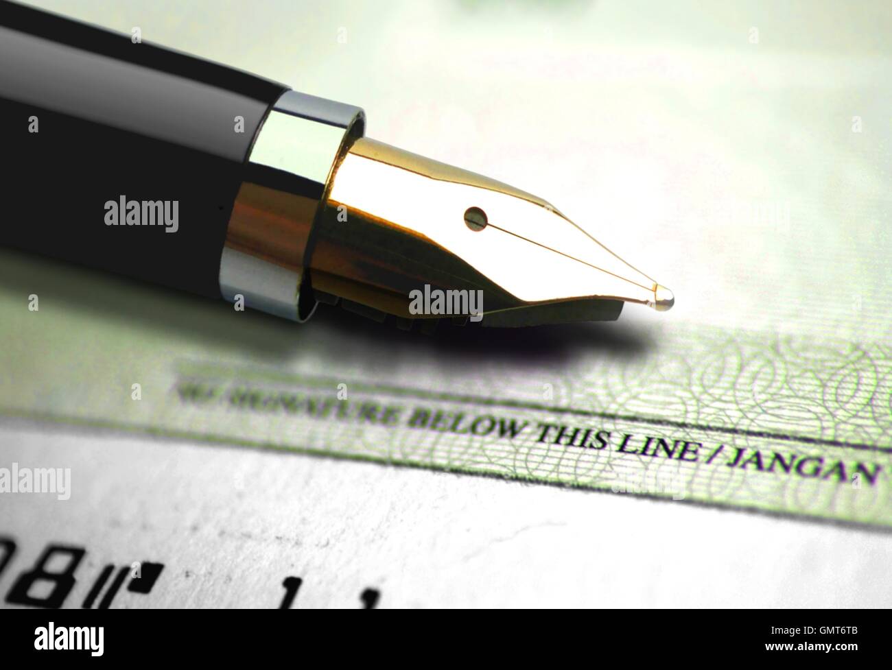 Chequebook hi-res stock photography and images - Alamy