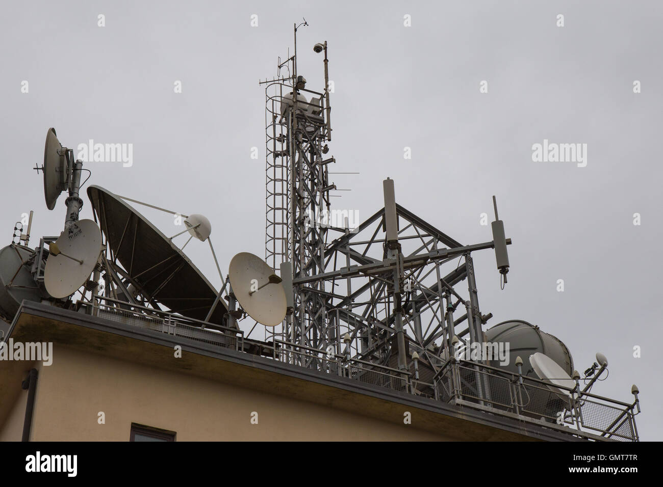Trellis with mobile phone antennas Stock Photo - Alamy