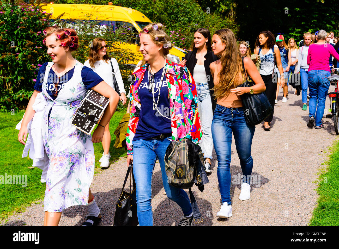 Student students walkway hi-res stock photography and images - Alamy