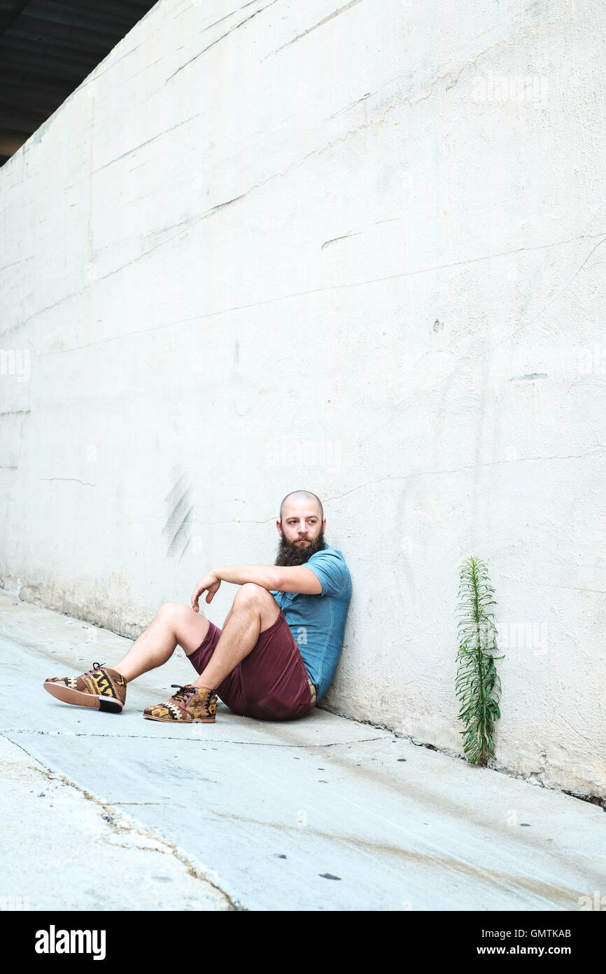 Boy looking at something on ground hi-res stock photography and images ...