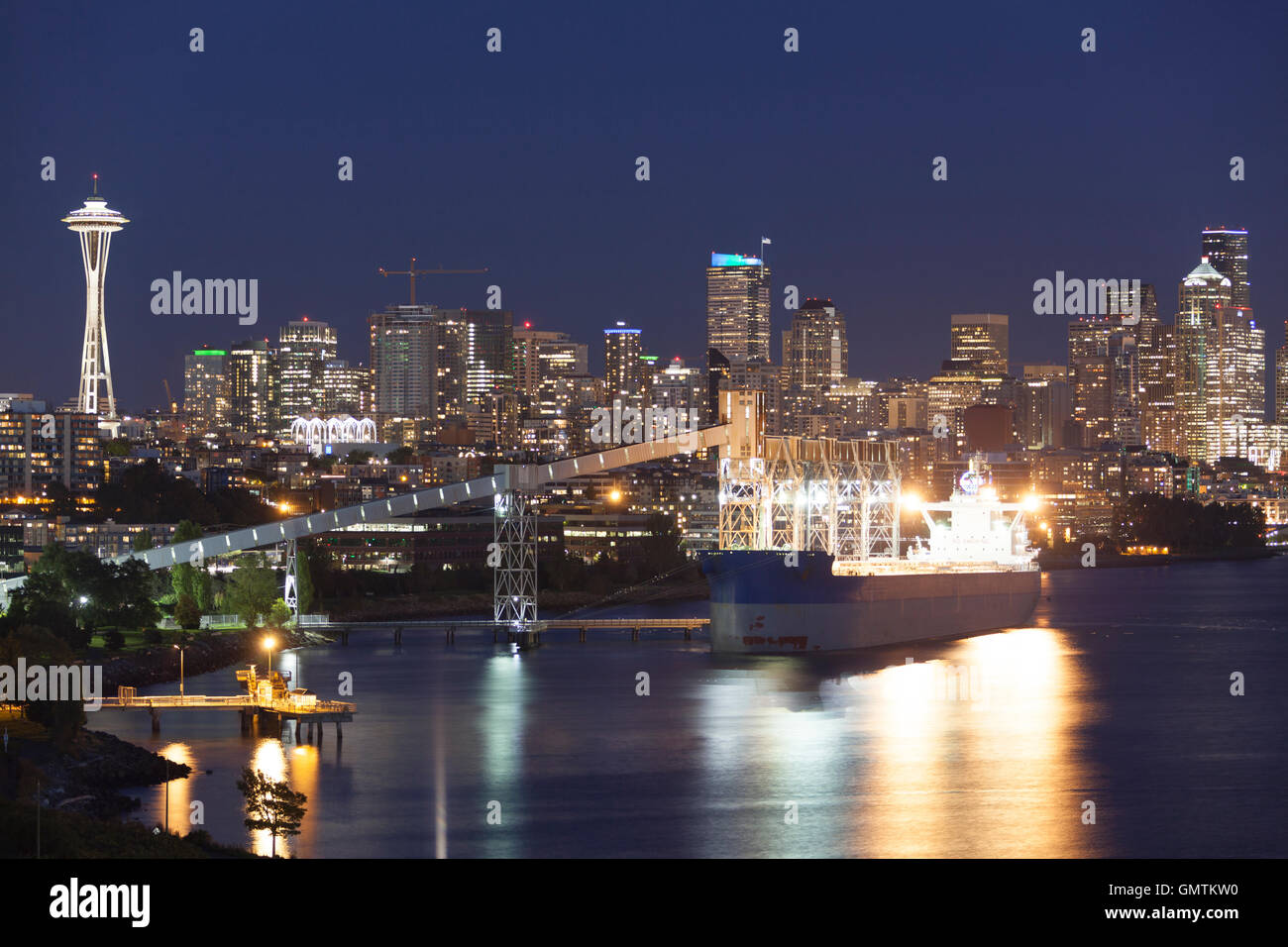 The view of Seattle downtown at night (Washington Stock Photo - Alamy