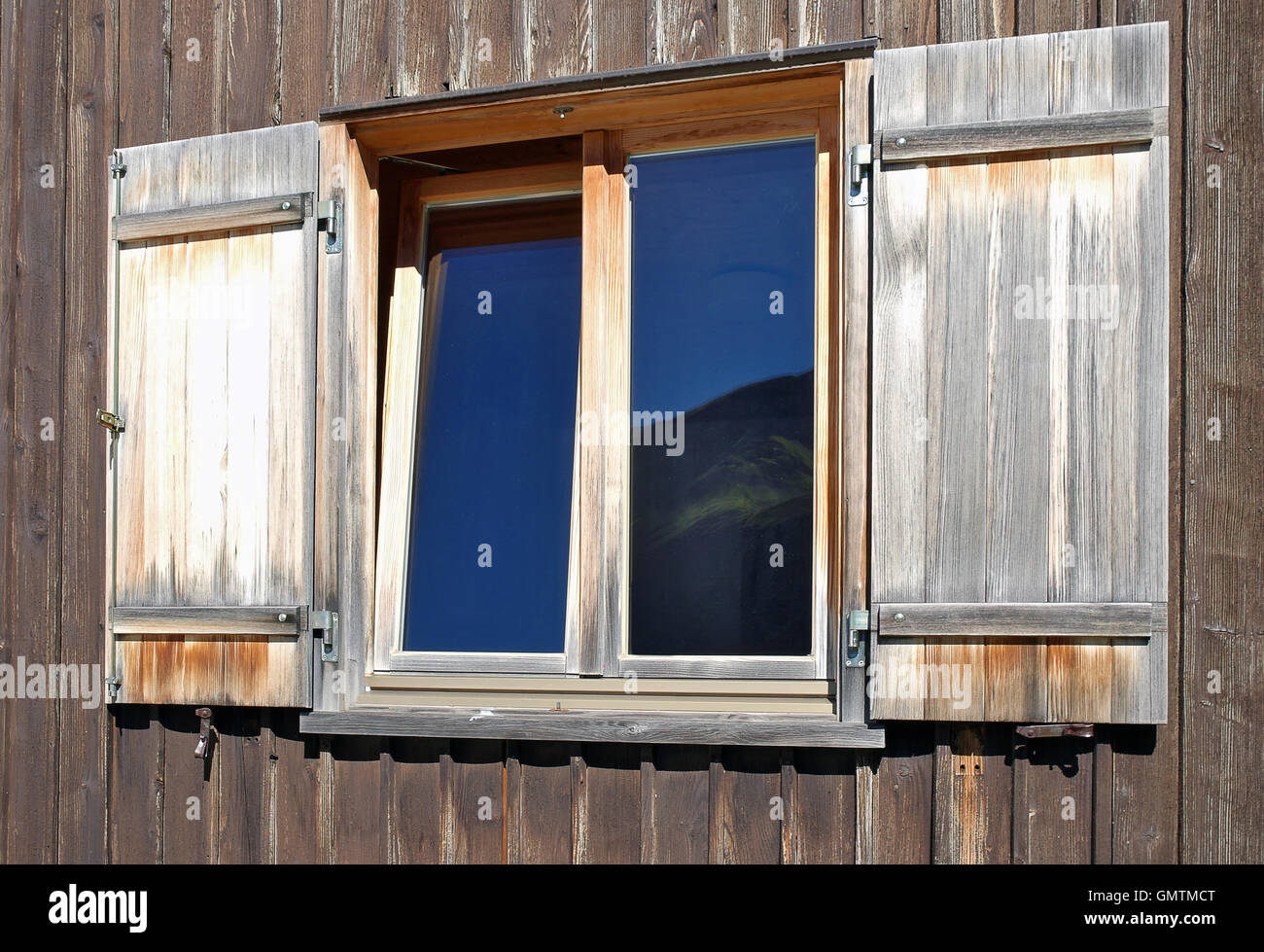 Old wood window hi-res stock photography and images - Alamy