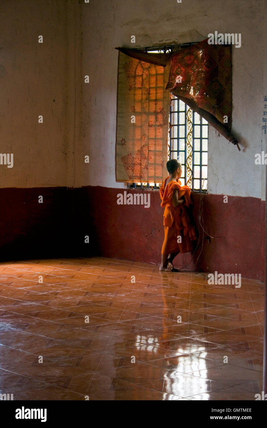 Young cambodian monk hi-res stock photography and images - Alamy
