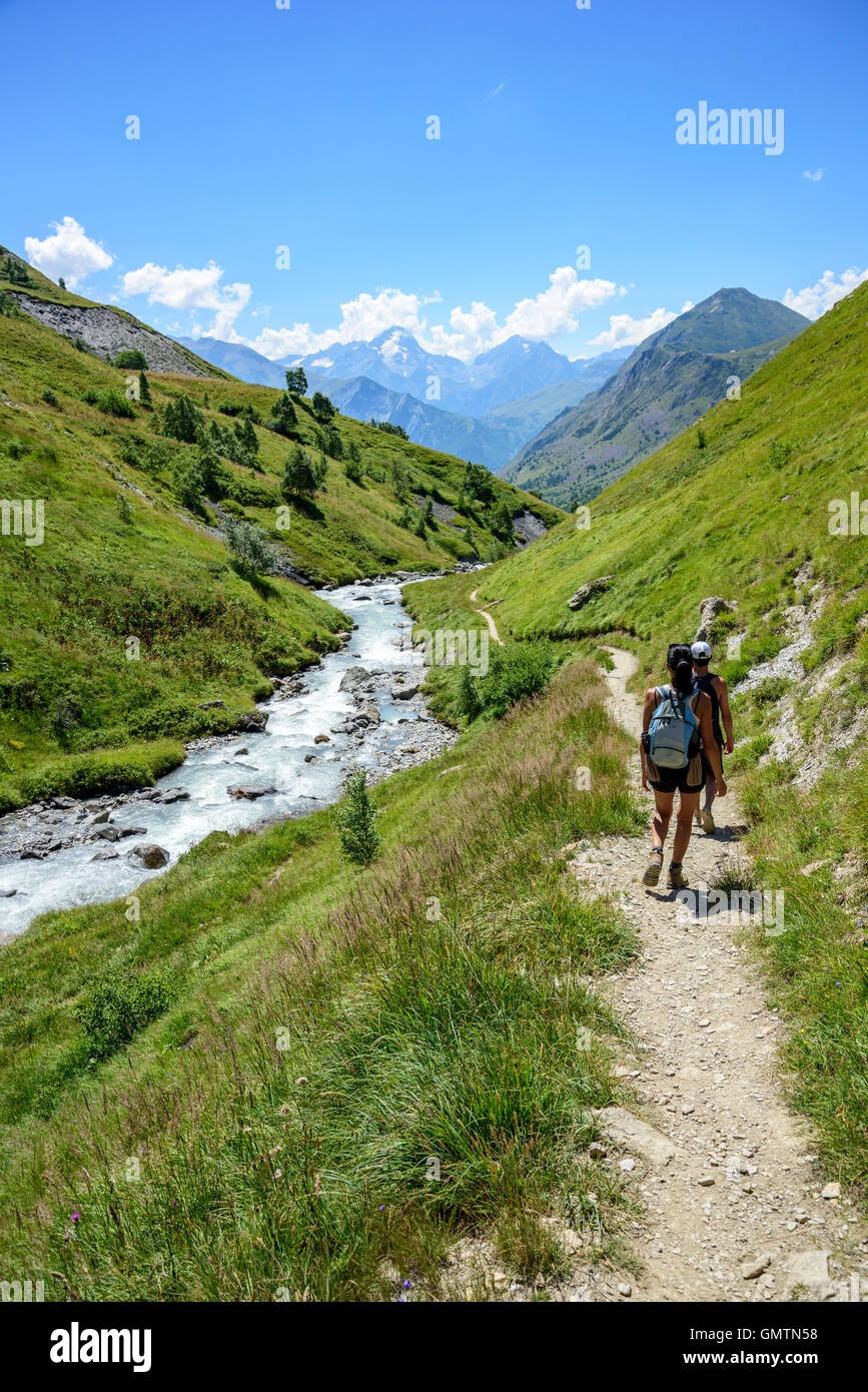Family walking beside river hi-res stock photography and images - Alamy