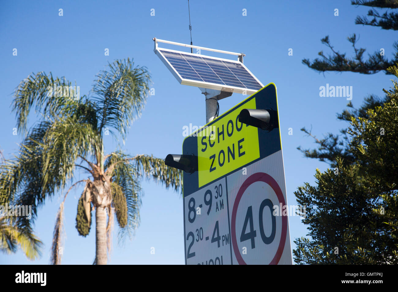 Solar Powered School Zone Signs Solar School Zone Flashing Beacons