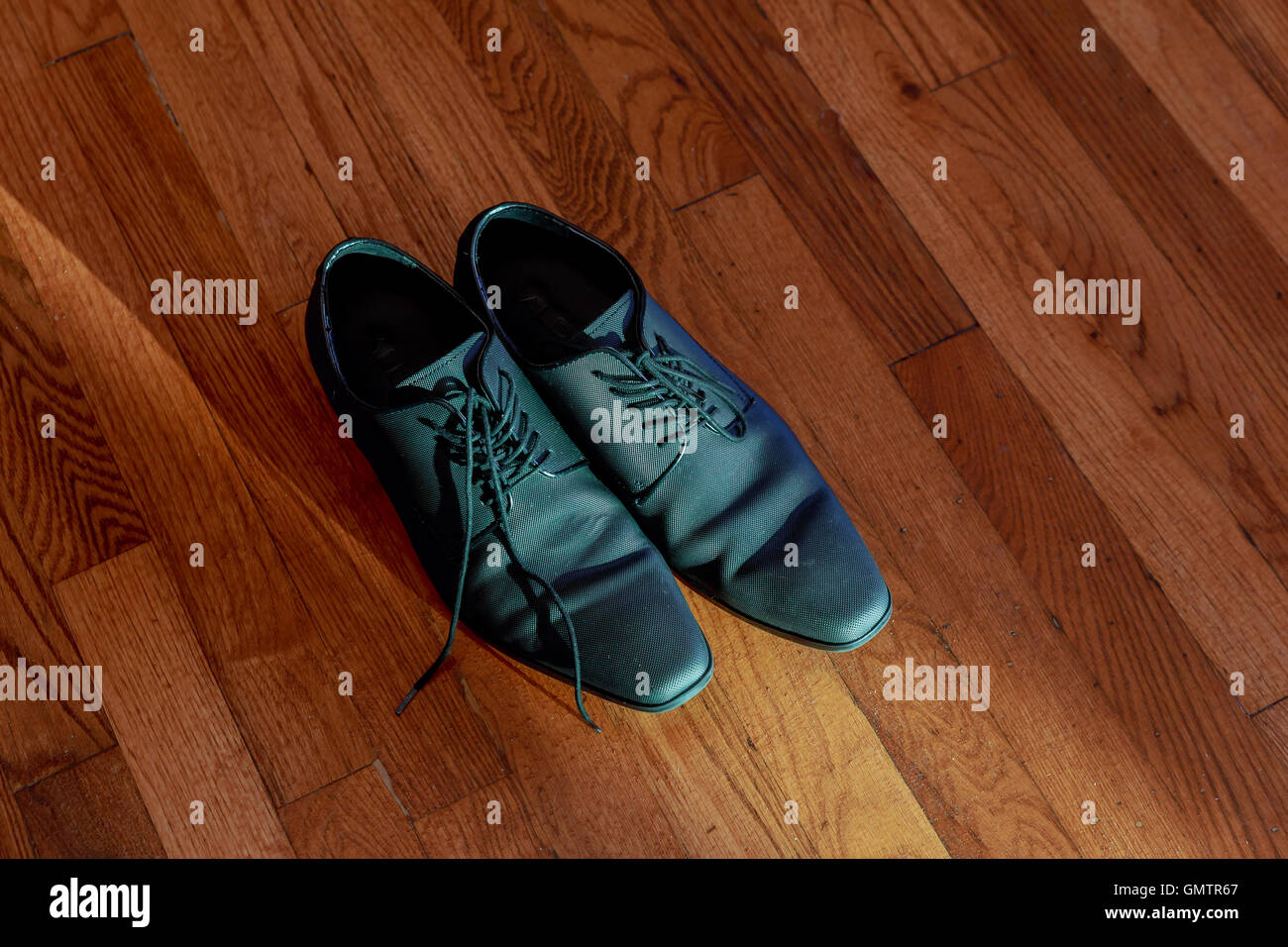 Shiny black men's shoes for the bride, lying on the floor men's shoes ...