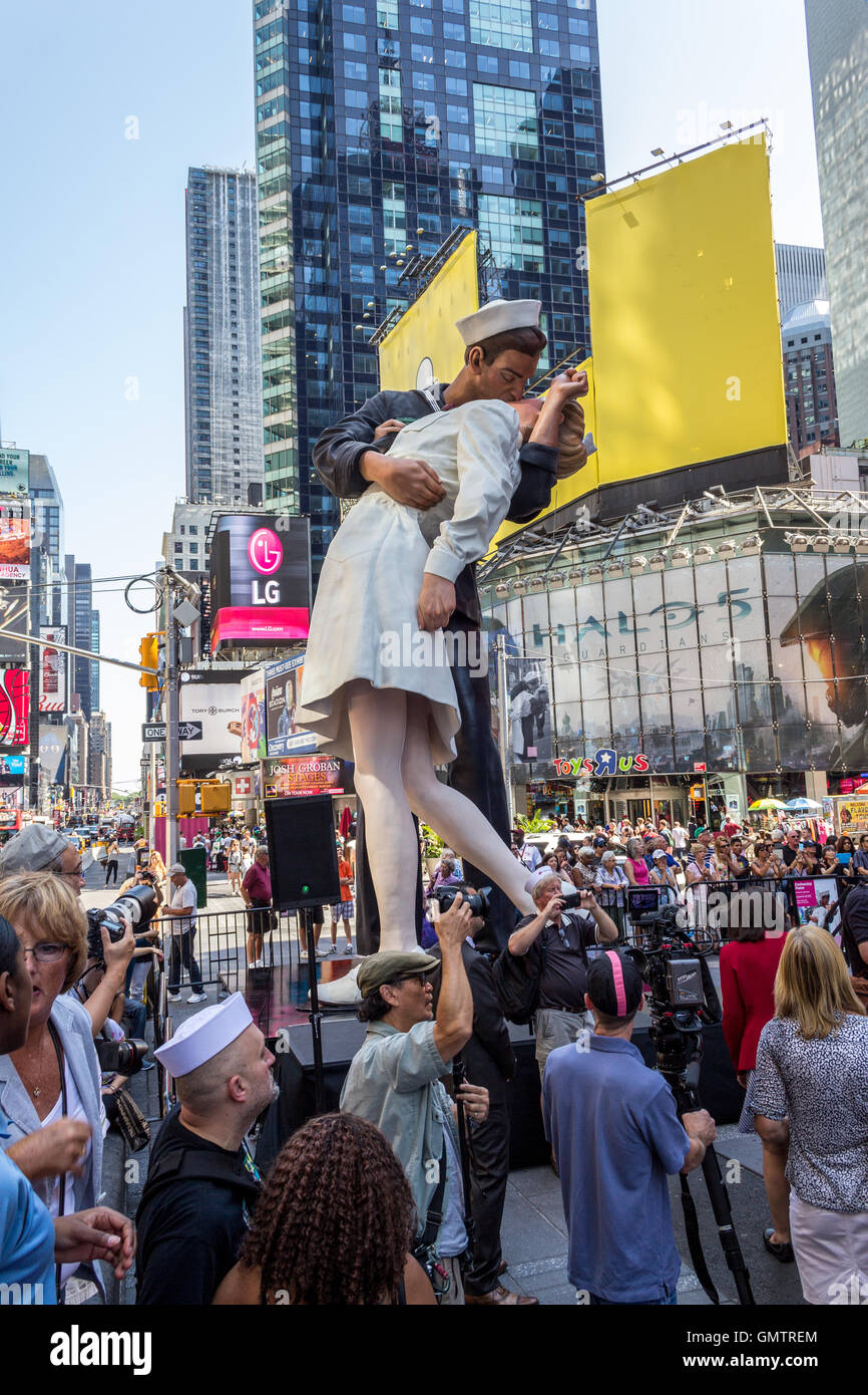 World war ii famous kiss hi-res stock photography and images - Alamy