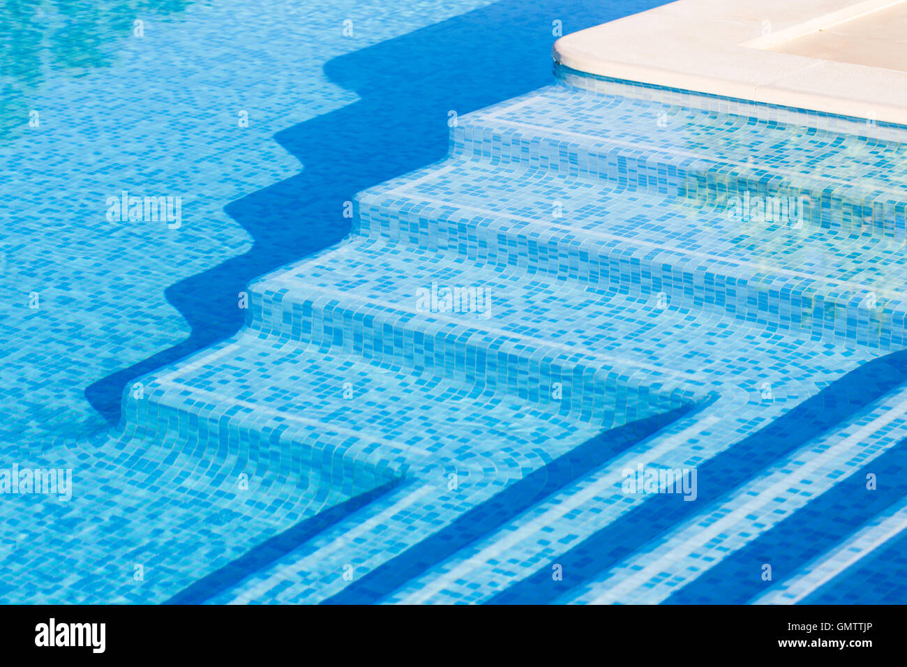 Curved swimming pool hi-res stock photography and images - Alamy