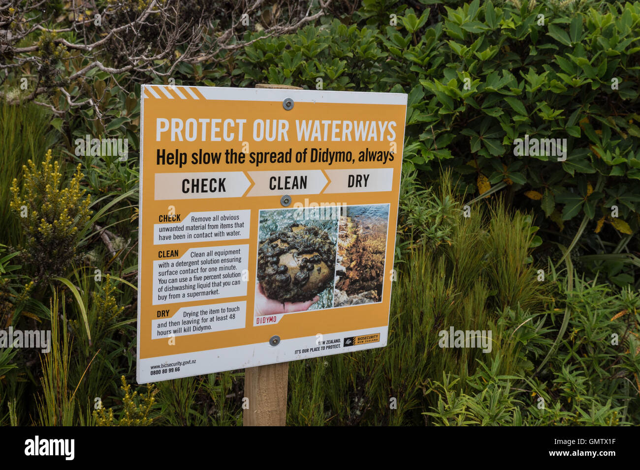 Warning sign relating to Didymo, Didymosphenia geminata. Also known as ...