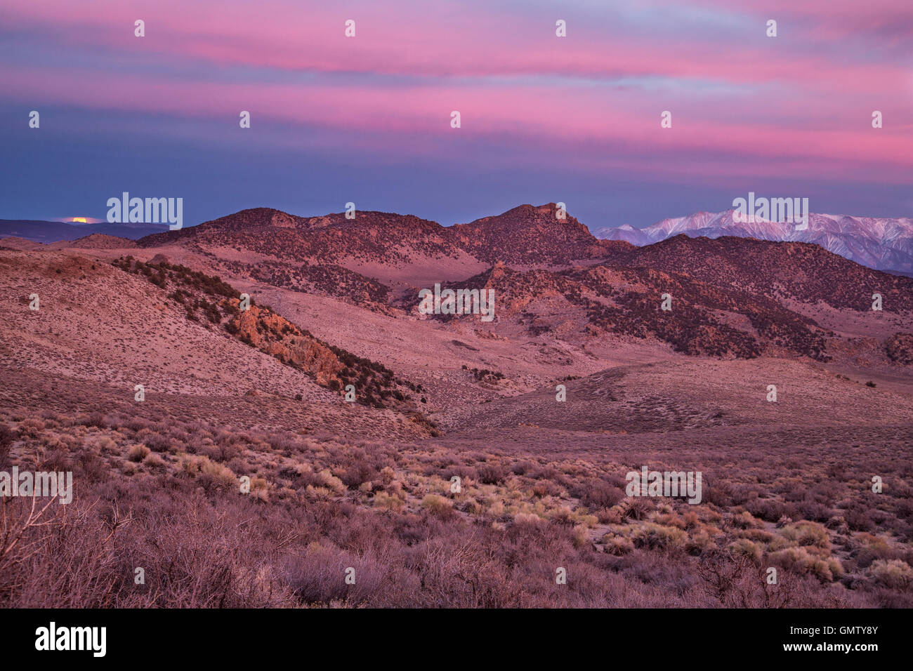 Sunset over the basalt plateaus of the Granite Mountain Wilderness in ...