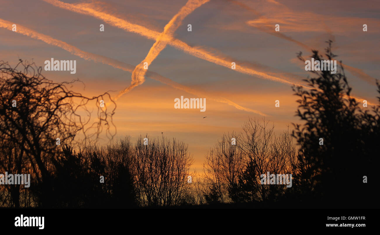 Cirrus contrails blue sky hi-res stock photography and images - Alamy