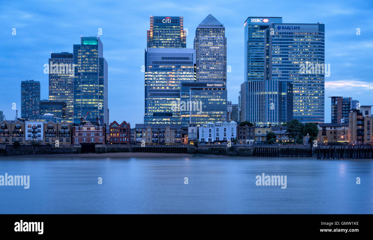 Skyline of London Docklands, the Isle of Dogs at dusk Stock Photo - Alamy