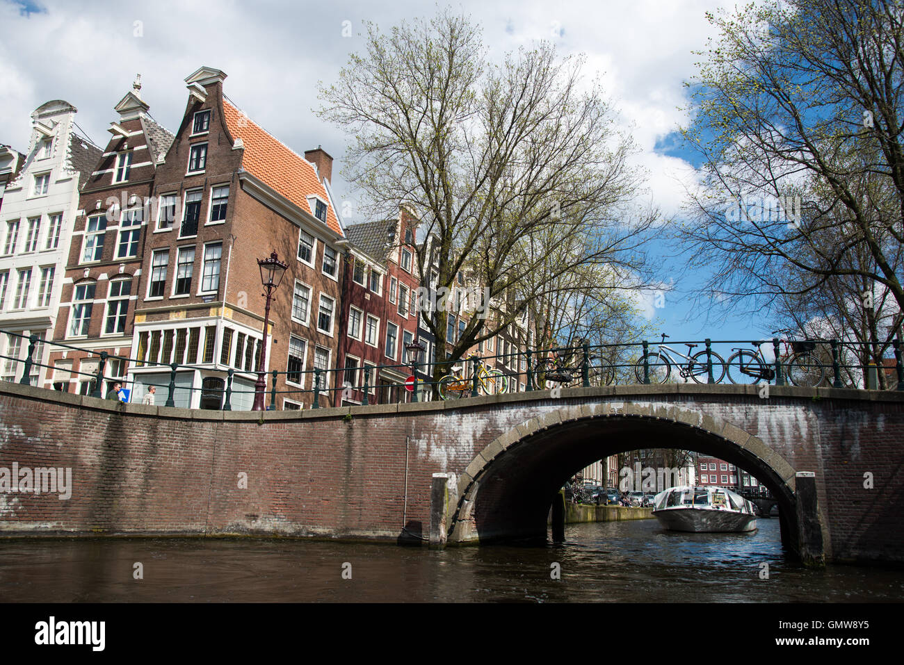 historic buildings and canal in historic amsterdam Stock Photo - Alamy