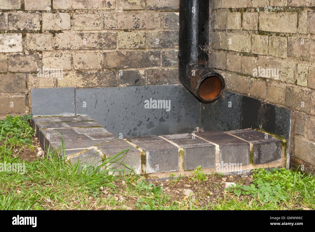 Black drainpipe hi-res stock photography and images - Alamy