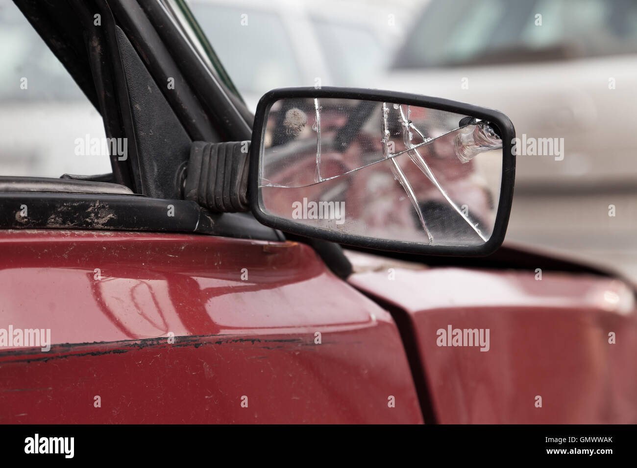 Broken car window crime hi-res stock photography and images - Alamy