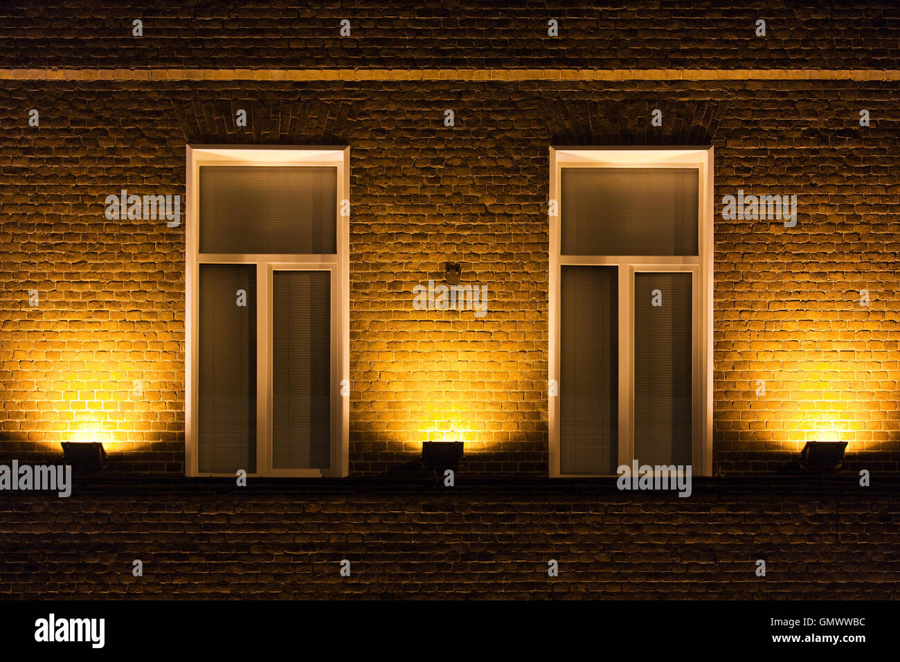 Lighting brick wall hi-res stock photography and images - Alamy